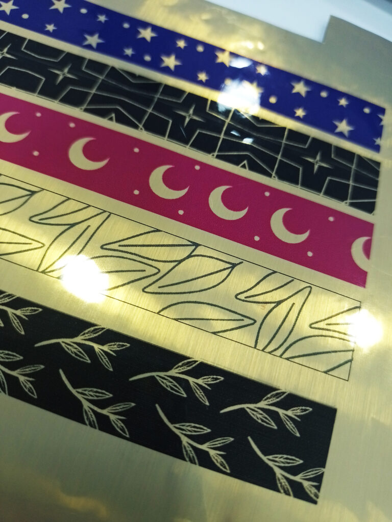 Filmina Adhesiva Oro Dorado Aqx Tech x 20 hojas – Insumos Abraham